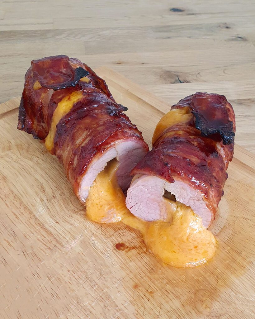 Super Grillrezept für ein Filet im Speckmantel mit Käse gefüllt